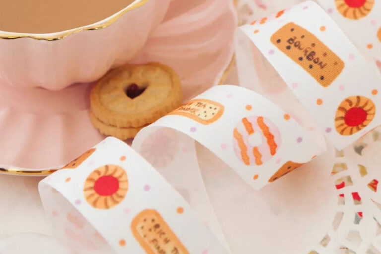 How to Curl Fabric Ribbon with Scissors: Expert Tips